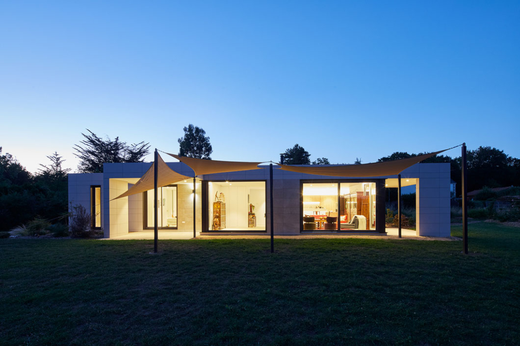 Architect's custom-built houses - inHAUS luxury modular homes